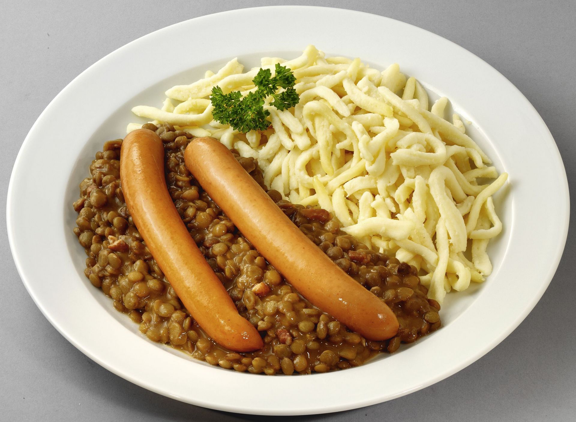 Linsengericht "Schwäbischer Art" mit Saitenwurst vom Schwein, dazu ...